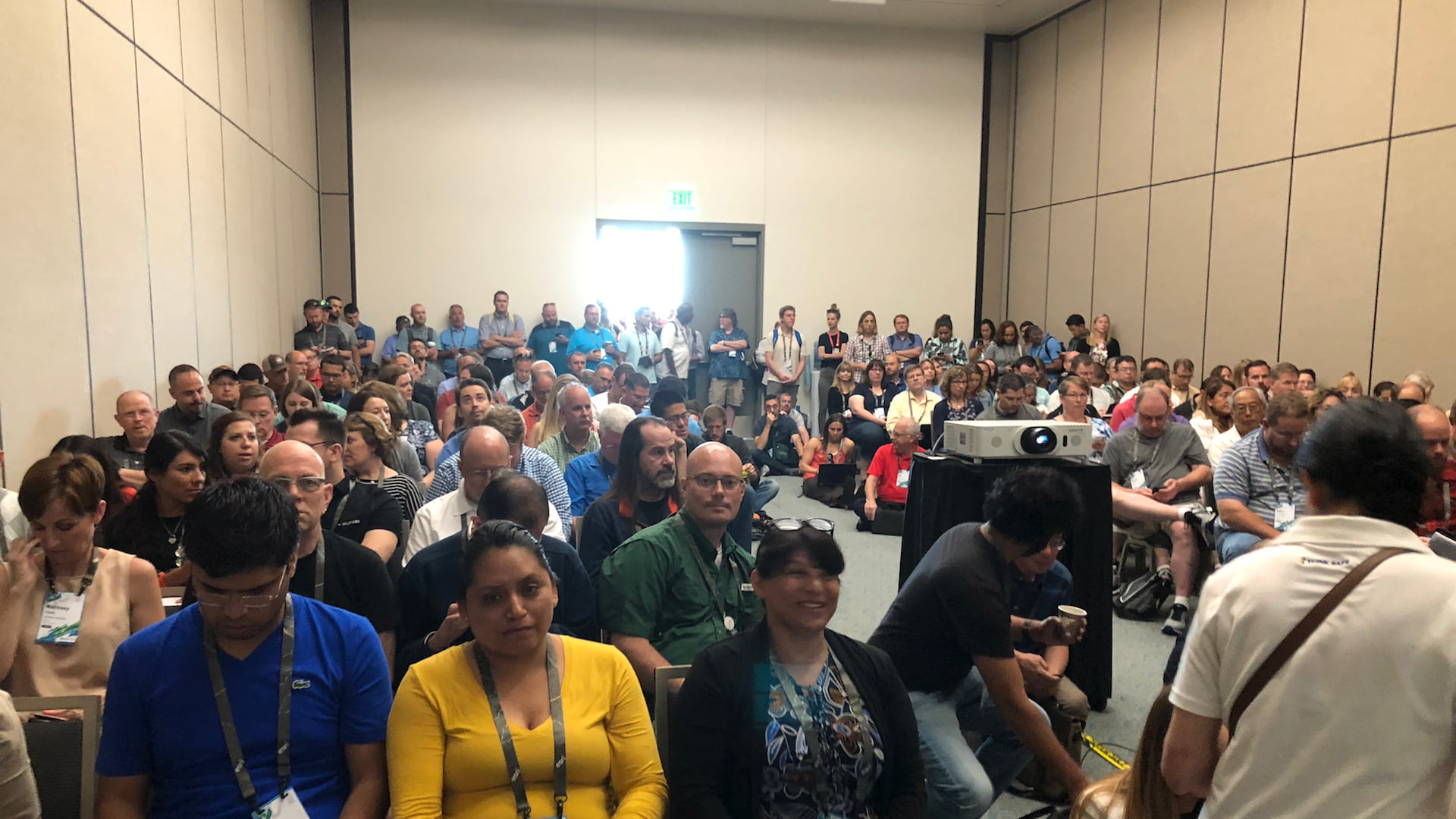 Dashboard @ Esri User Conference Dashboard EOC Monitoring Visualization