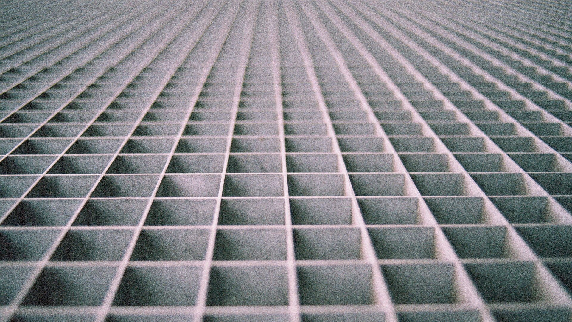 Power Up Your Data Visualizations with Grid Layouts!